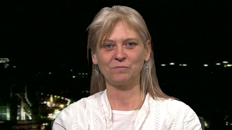 Petition backs specific horse law to slow drivers - BBC News