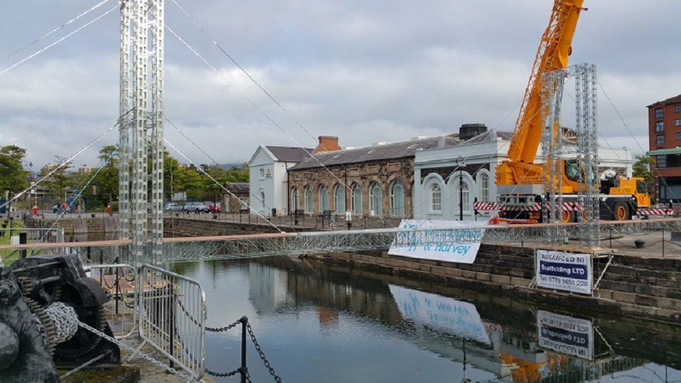 Meccano's World Record breaking bridge - BBC Newsround