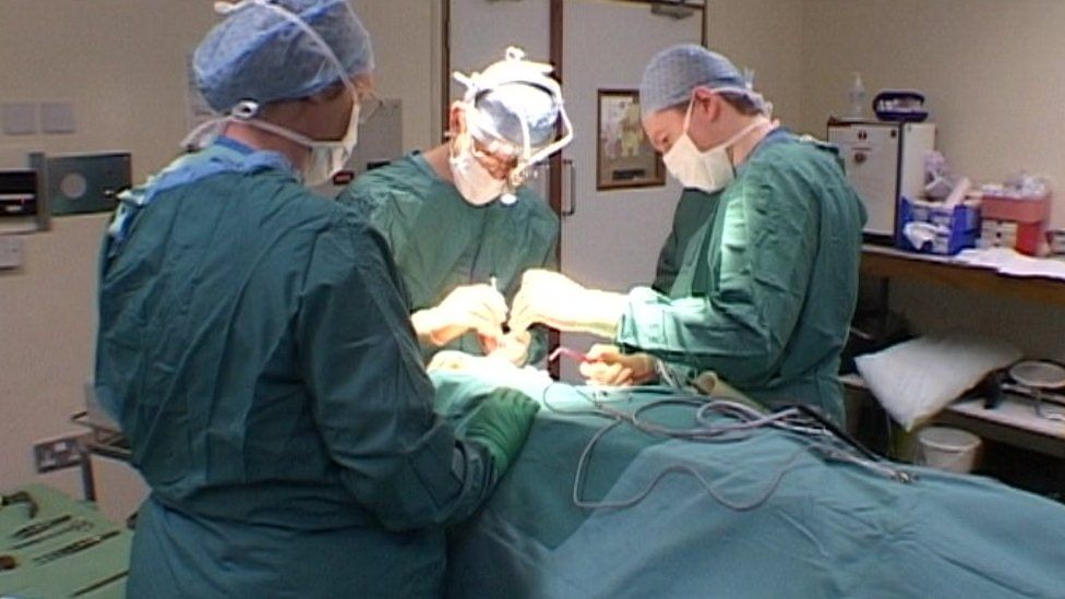 Halam stabbing: Surgeon Graeme Perks 'fighting for his life' - BBC News