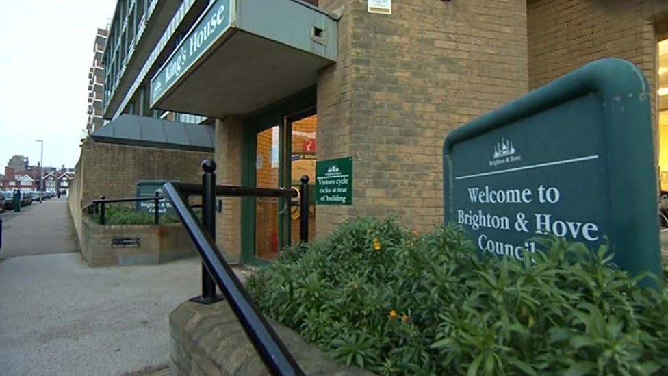 Cuts as Brighton and Hove City Council seeks to save £68m - BBC News