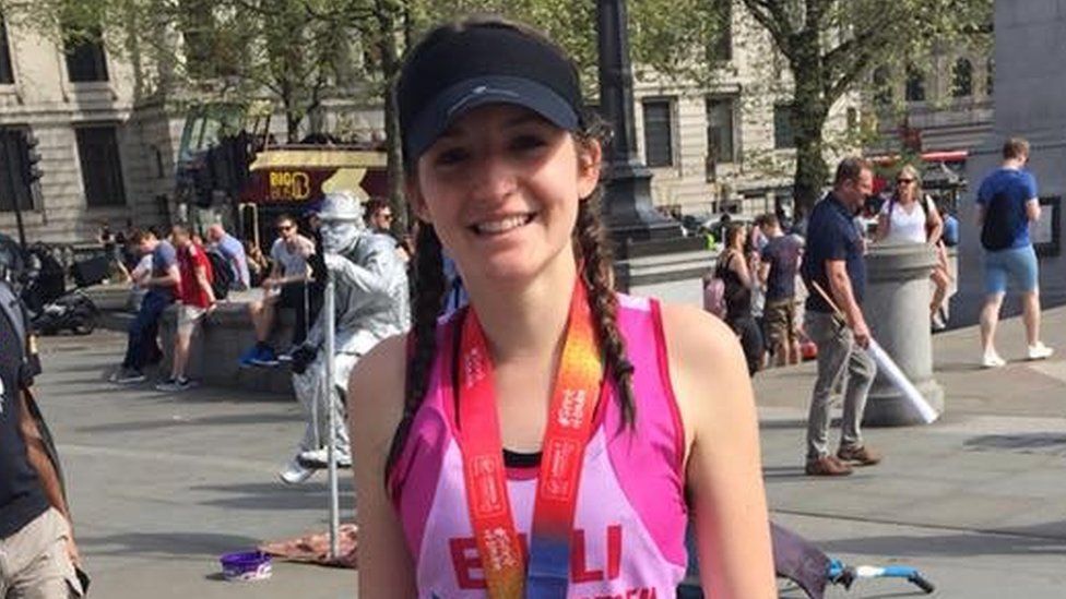 Be' sy'n gwneud i rhywun redeg 26.2 milltir yn Marathon Llundain? - BBC ...