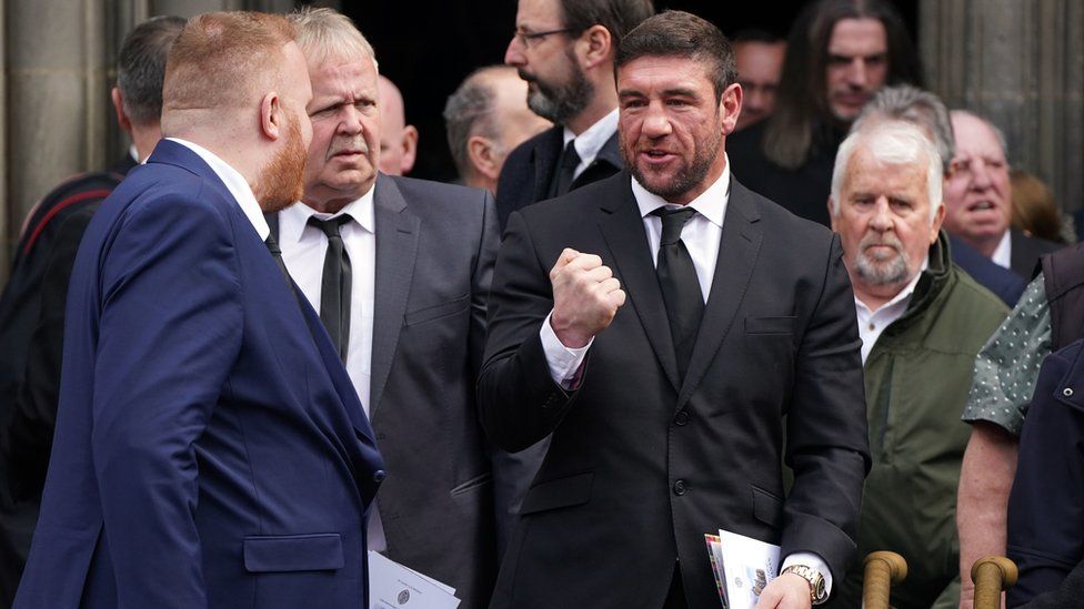 Ken Buchanan: Fans and mourners in final tribute to boxing legend - BBC ...