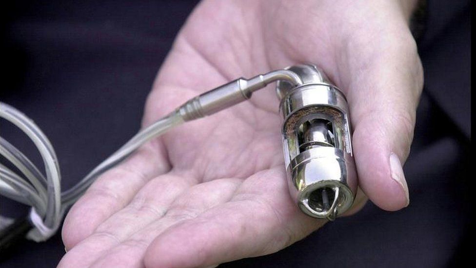 What's it like to live with a mechanical heart pump? - BBC News