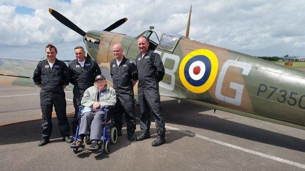 Final flight for terminally ill WW2 Spitfire engineer - BBC News