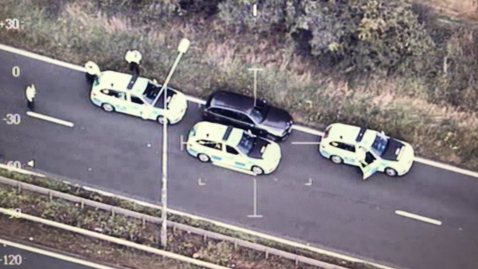 Attempted murder suspect arrested on M6 near Crewe - BBC News