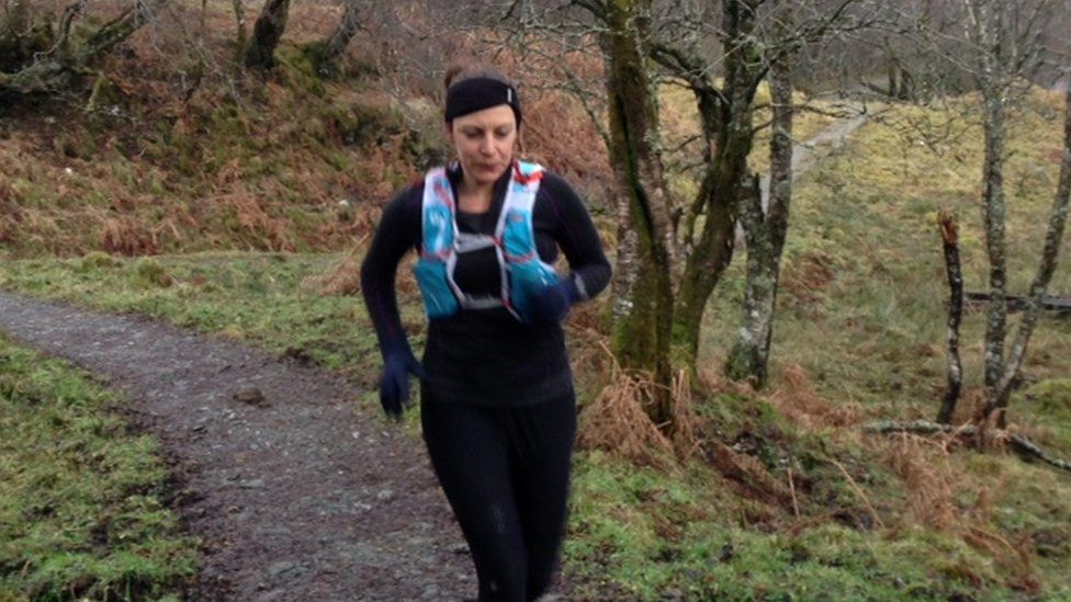 Woman in winter West Highland Way ultramarathon 'first' - BBC News