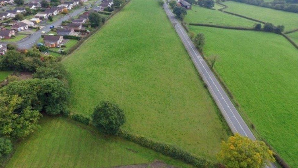 Llandrindod Wells 54 homes plan in Ithon Road development - BBC News