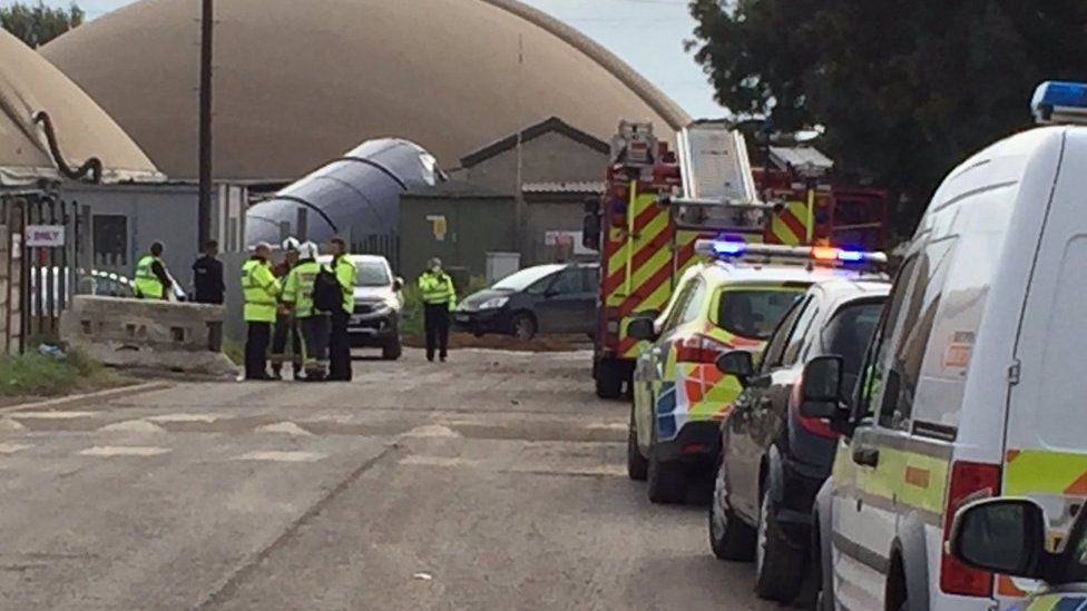 Nottingham gas explosion: Worker has leg amputated - BBC News