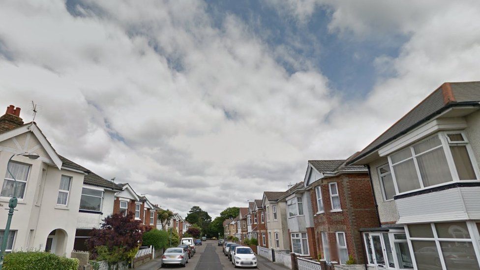 Murder investigation launched in Pokesdown after woman dies - BBC News