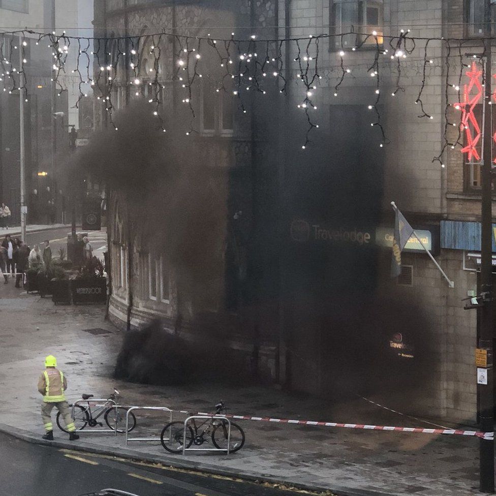 St Mary Street in Cardiff reopens after manhole fire - BBC News