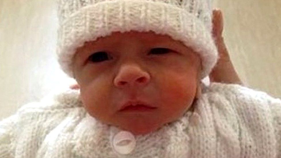 Ben Condon: Hospital criticised over response after baby death - BBC News