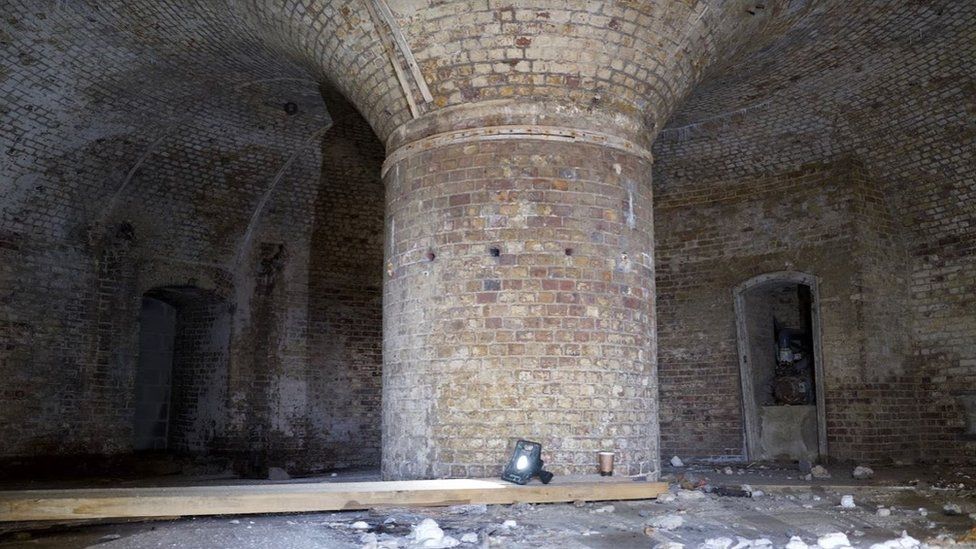 Martello Tower E: Clacton fort to get £118,000 overhaul - BBC News