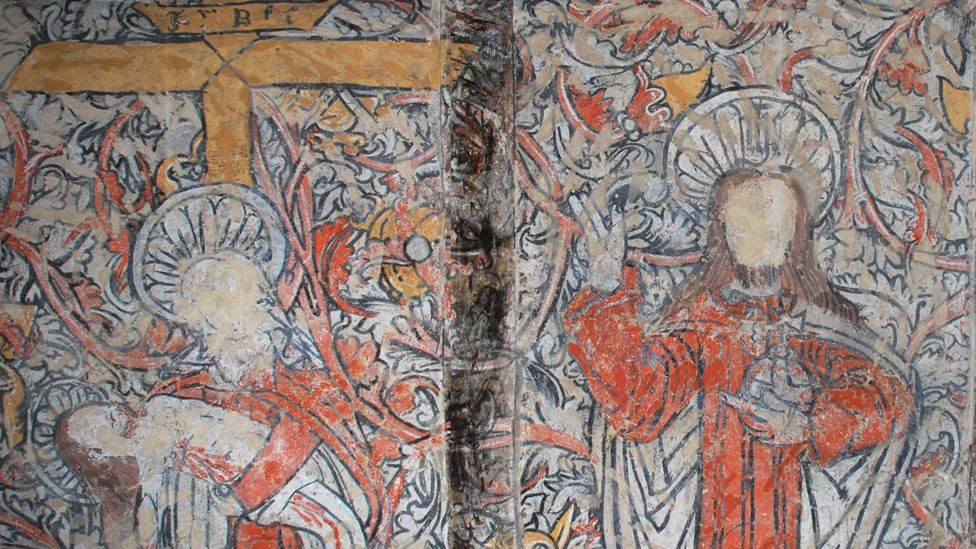 15th Century paintings in Piccotts End 'on show for last time' - BBC News