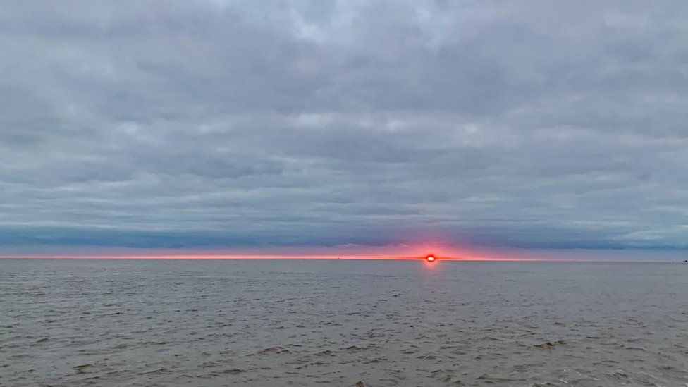 Winter solstice: Photographers capture sunrise over the North Sea - BBC ...