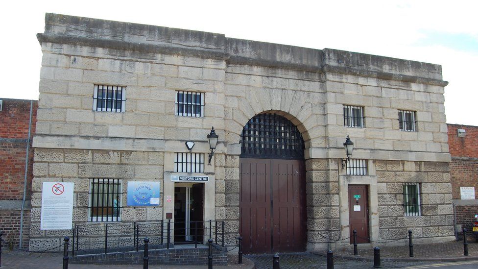 Gloucester Prison tours to end as flats plan progresses - BBC News