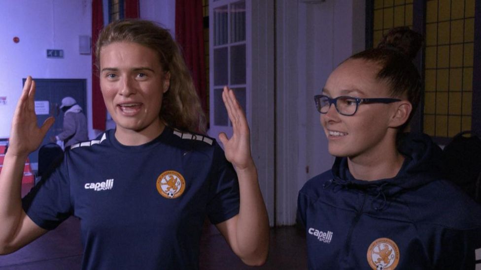 Panto for a pound features a modern take on an old tale - BBC News