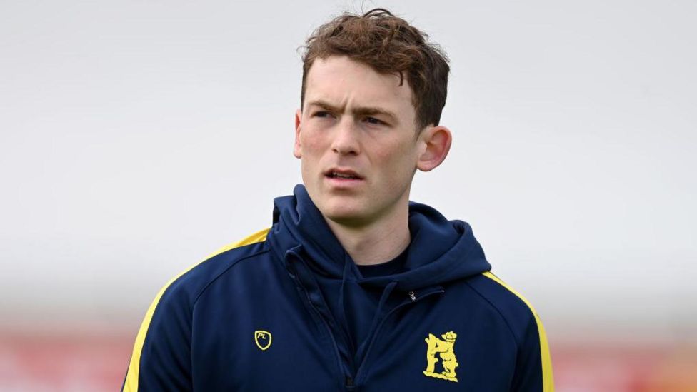 Rob Yates: Warwickshire batter agrees new two-year deal - BBC Sport