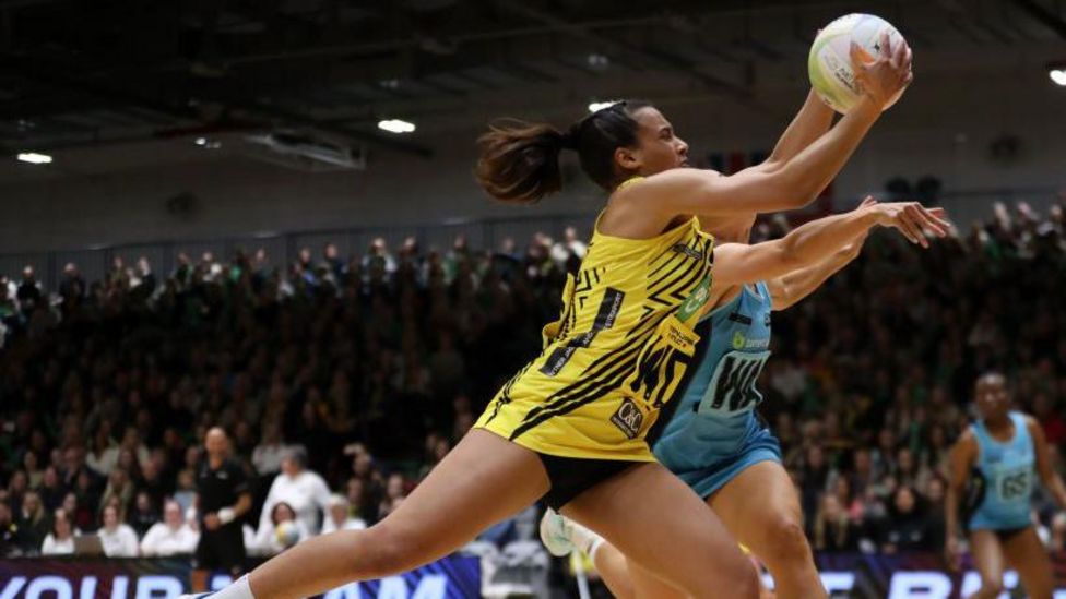 Netball Super League: Manchester Thunder secure semi-final spot - BBC Sport