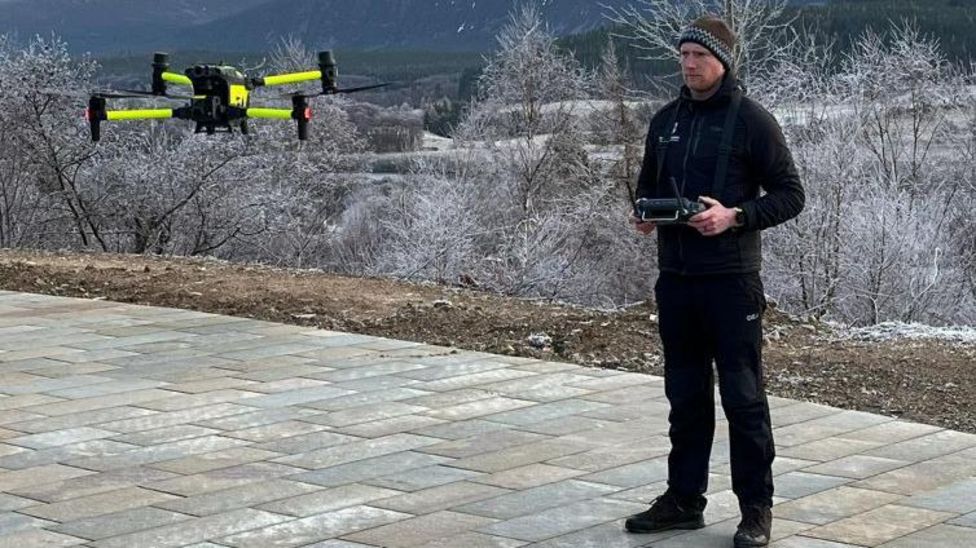 What should you do if you encounter an escaped monkey? - BBC News