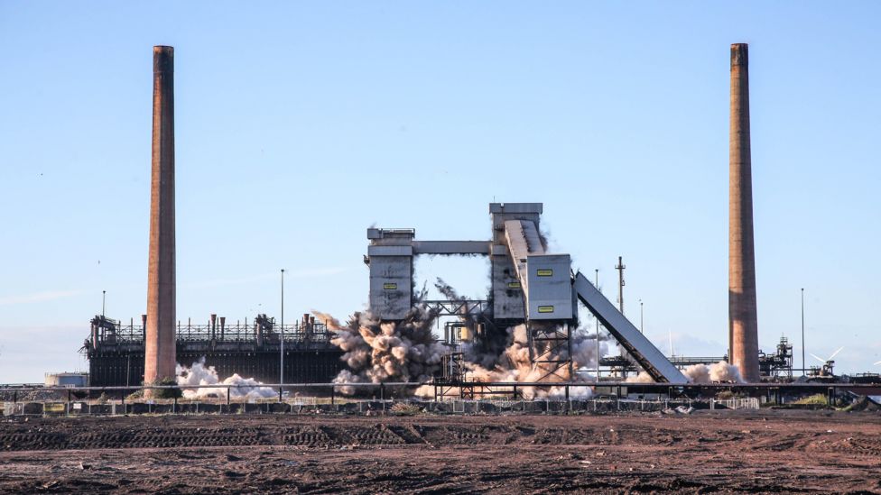 Redcar steelworks chimneys demolished - BBC News