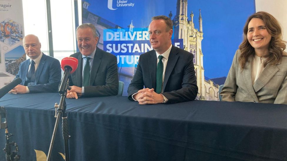 Ulster University: Taskforce to explore Derry student expansion - BBC News