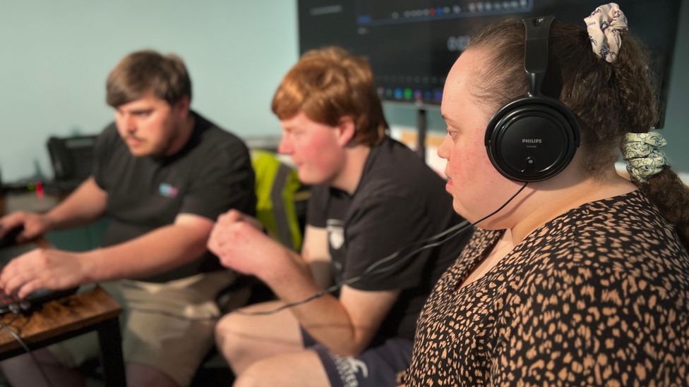 The Peterborough podcasters making their voices heard - BBC News