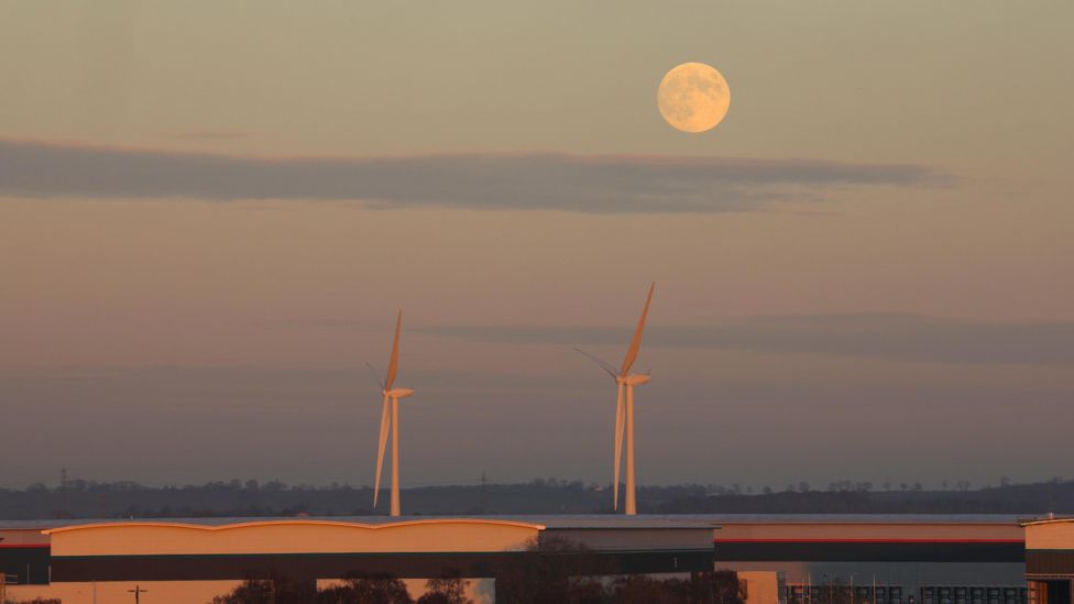 December's Cold Moon captured by West Midlands photographers - BBC News