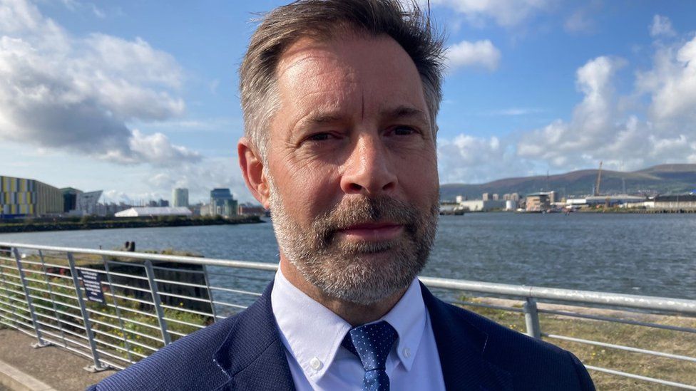 NI lorry driver charged after cocaine found in truck doors - BBC News