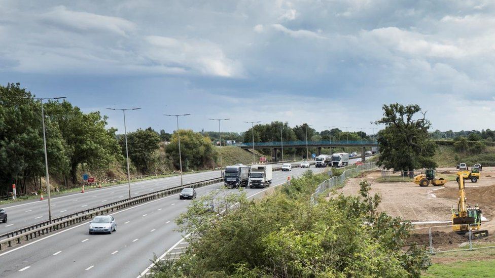 M4 closes as motorway bridge demolished - BBC News