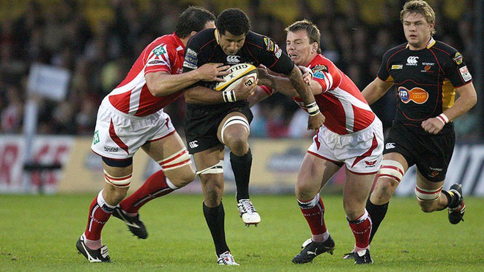 'Symud tua'r golau': Meddylfryd Richard Parks - BBC Cymru Fyw