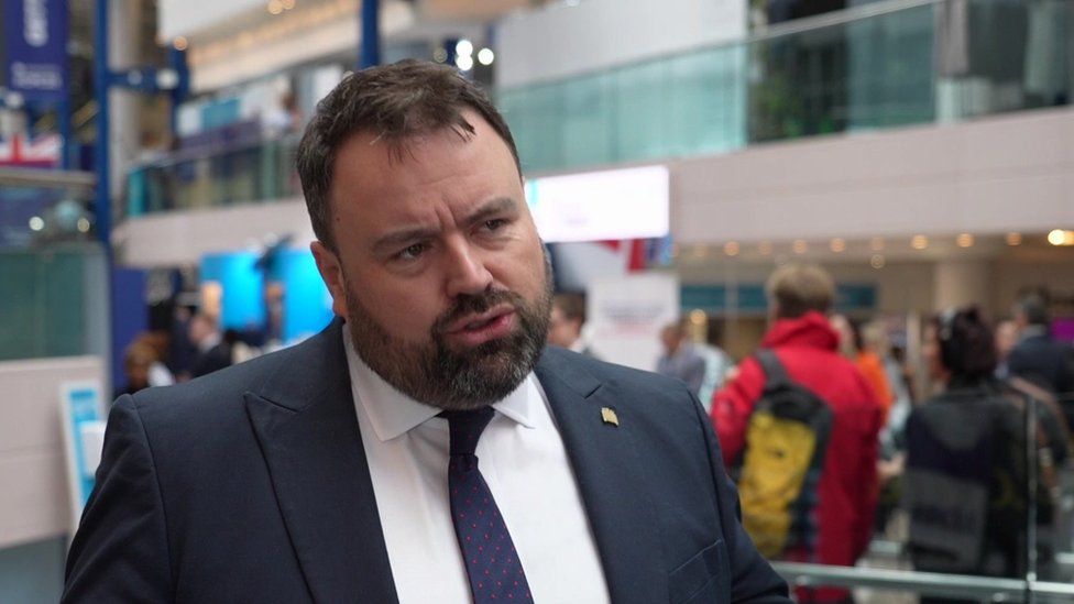 Sherborne road closure extended into 2023 - BBC News