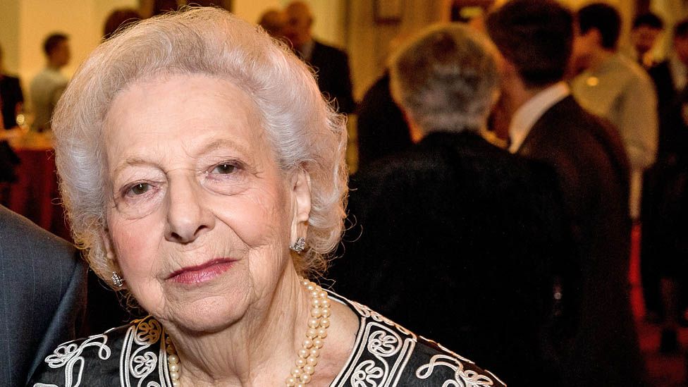 'Sorry, Dad - I'm thinking of getting a German passport' - BBC News