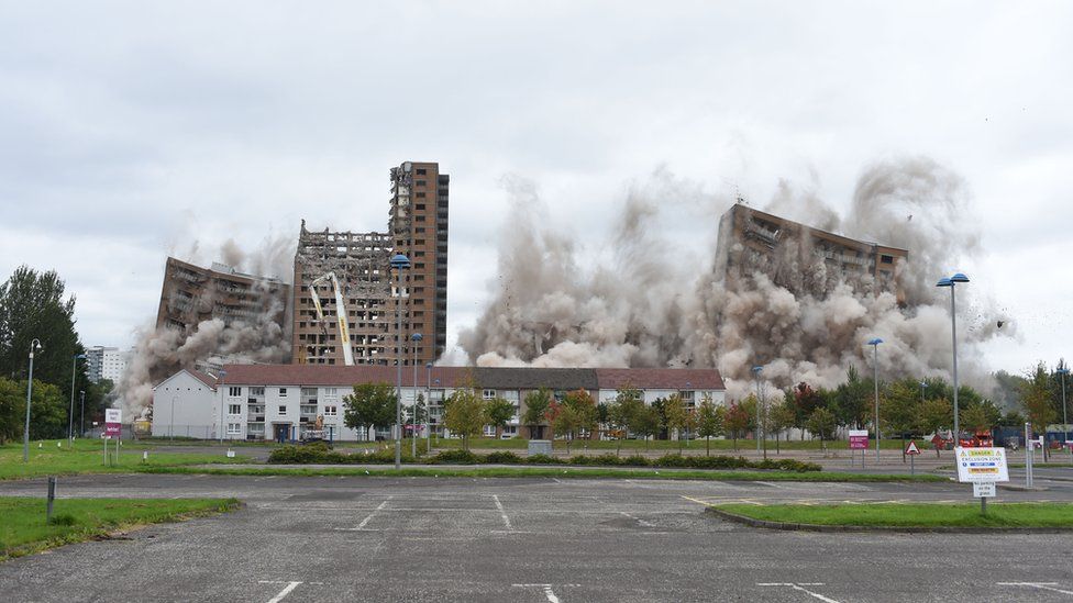 Three high-rise blocks demolished in Cardonald - BBC News