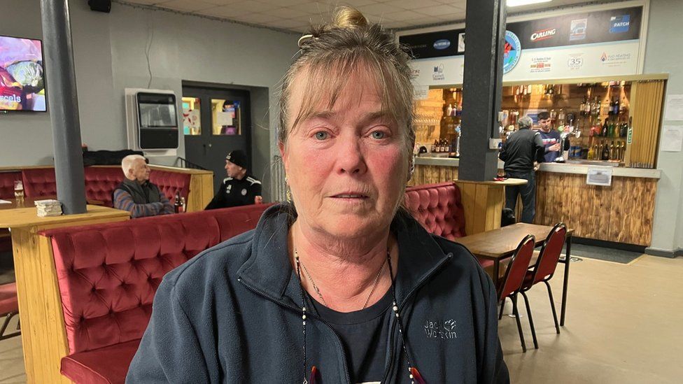 Costau ynni yn peryglu dyfodol clwb gweithwyr Y Tymbl - BBC Cymru Fyw