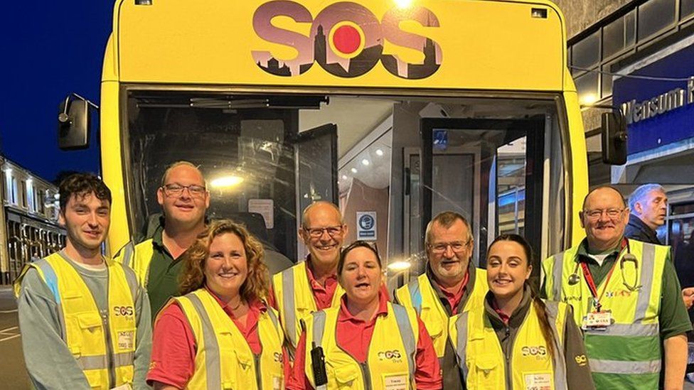 Hampshire: OBE nominations for long-serving bus volunteers - BBC News