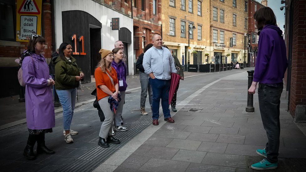 Former homeless people trained to give guided Cardiff tours - BBC News