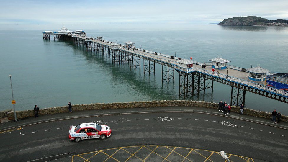 Wales Rally GB: Four days of racing gets under way - BBC News