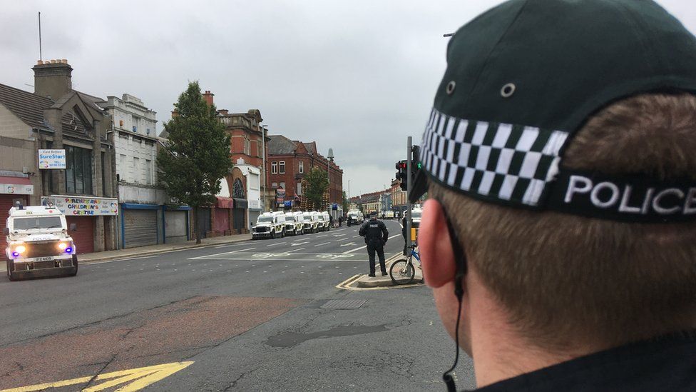 Belfast bonfires: Police protection for removal teams - BBC News