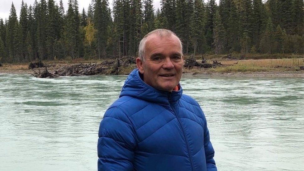 Australia fires: British firefighters to assist with clean-up - BBC News