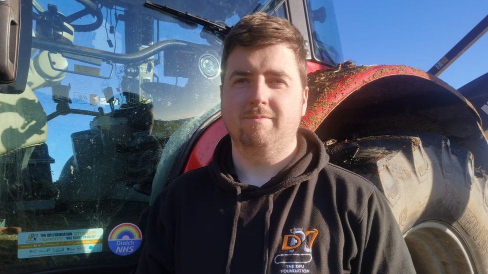 Elusen iechyd meddwl i ffermwyr yn 'methu ehangu' heb gyllid - BBC ...