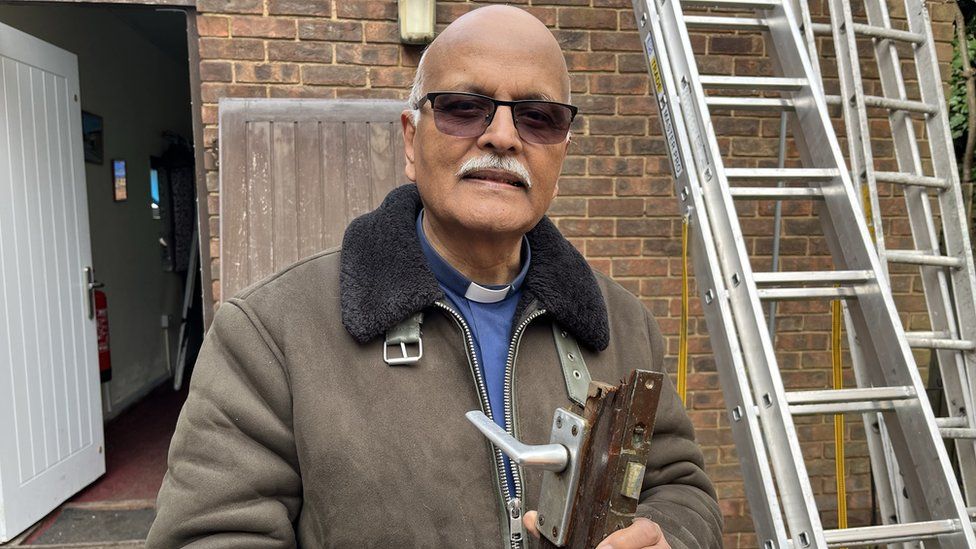 Leicester: 'Devastation' after break-ins at places of worship - BBC News