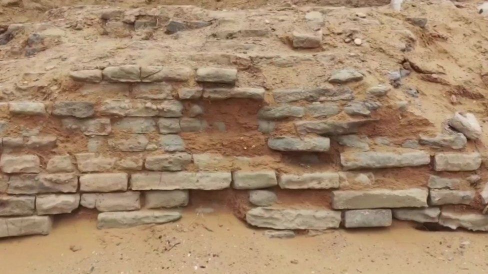 China: Amazing ancient fort uncovered - BBC Newsround