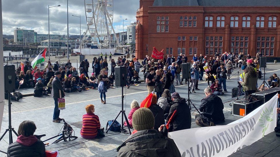 Cardiff: Hundreds protest against racism in march across city - BBC News