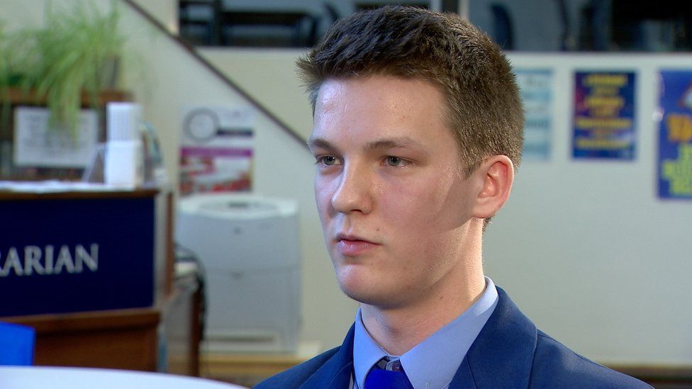 Teenage kicks: NI politicians face 'Good Friday Agreement Generation ...