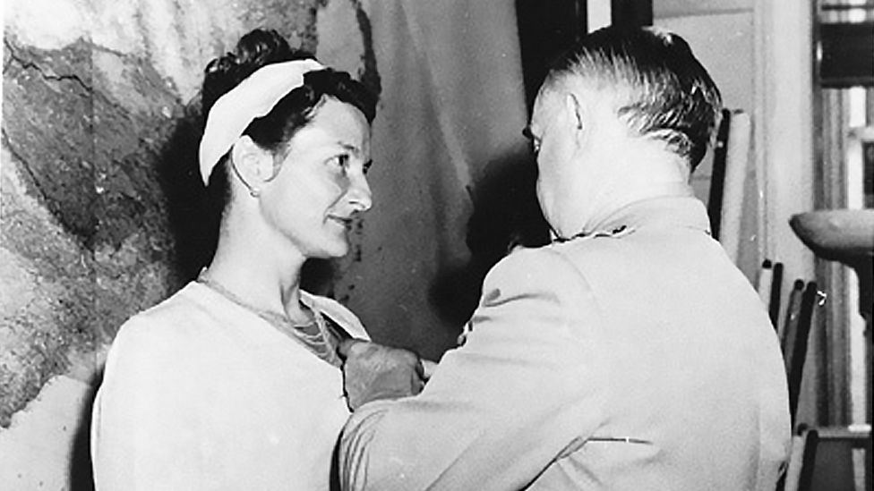 Unknown WW2 secret agent buried in Cardiff cemetery - BBC News