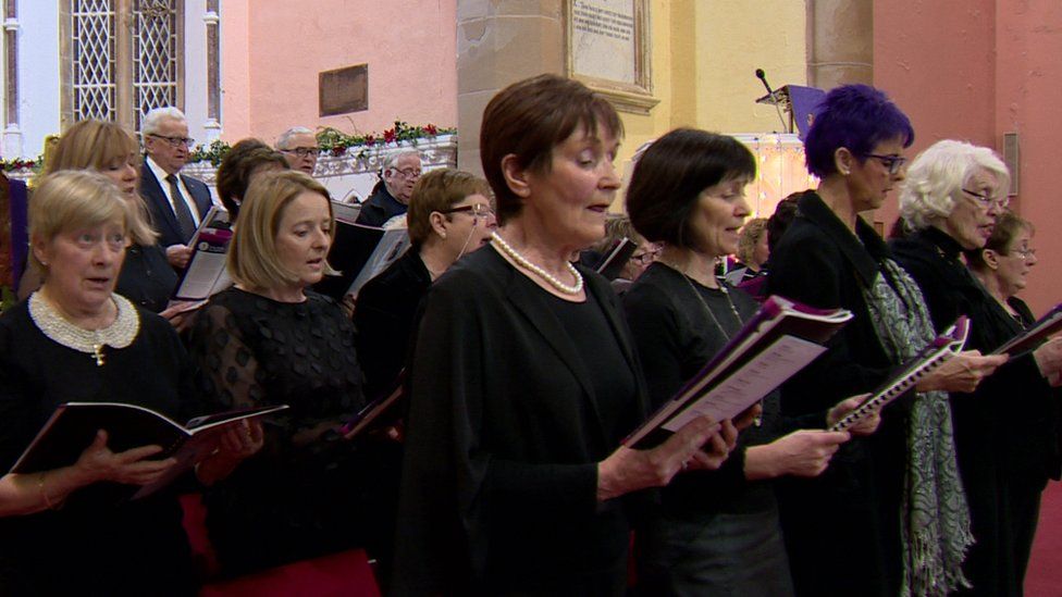 Church of Ireland opens doors to Catholic neighbours - BBC News