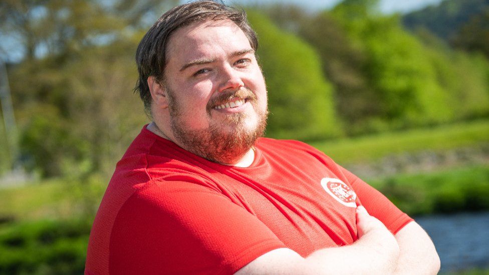 Dylan Parry: O'r dibyn i ddechrau o'r newydd - BBC Cymru Fyw