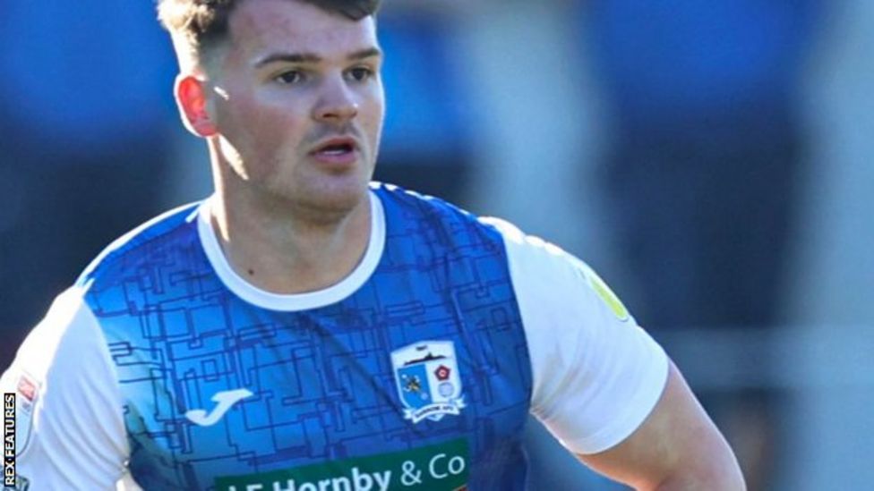 Matthew Platt: Bradford City sign Barrow defender on two-year deal ...