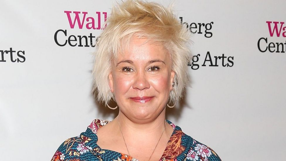 Emma Rice: Shakespeare's Globe boss to leave over lighting row - BBC News