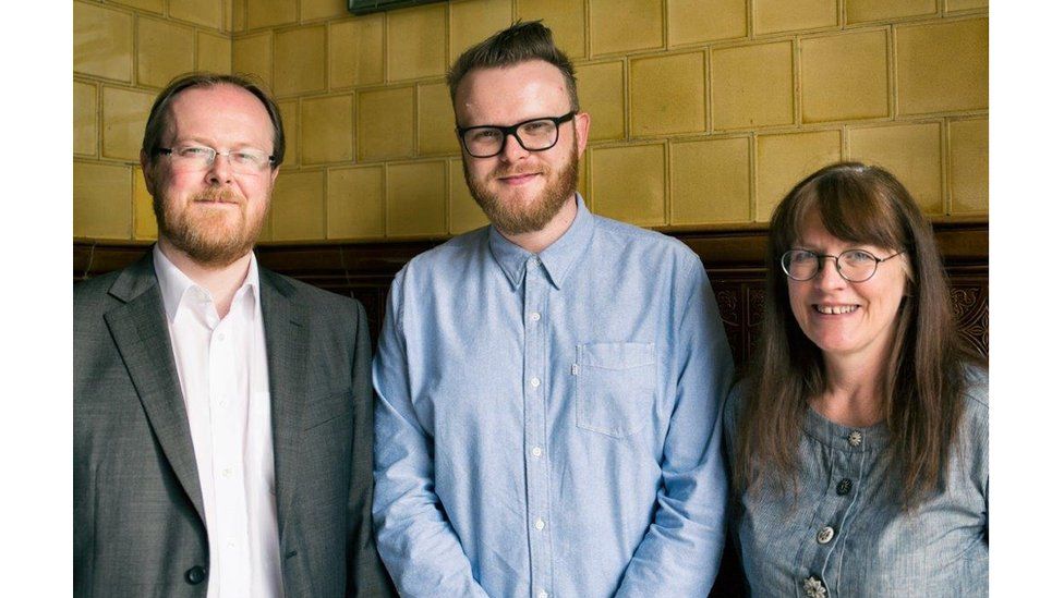 Lluniau: Llyfr y Flwyddyn 2016 - BBC Cymru Fyw
